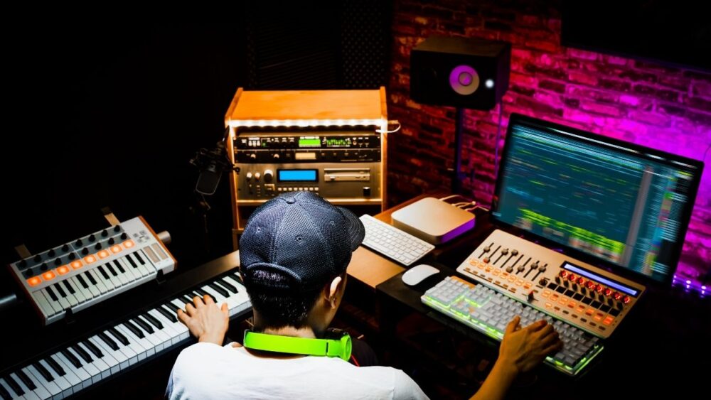 Expert Advice: 10 Tips For Best Start To A New Career In Sound Design